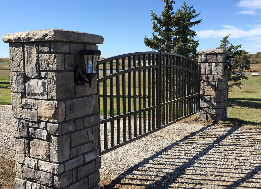 DRIVEWAY GATES & AUTOMATIC ENTRANCE GATES for Springbank, Bearspaw ...