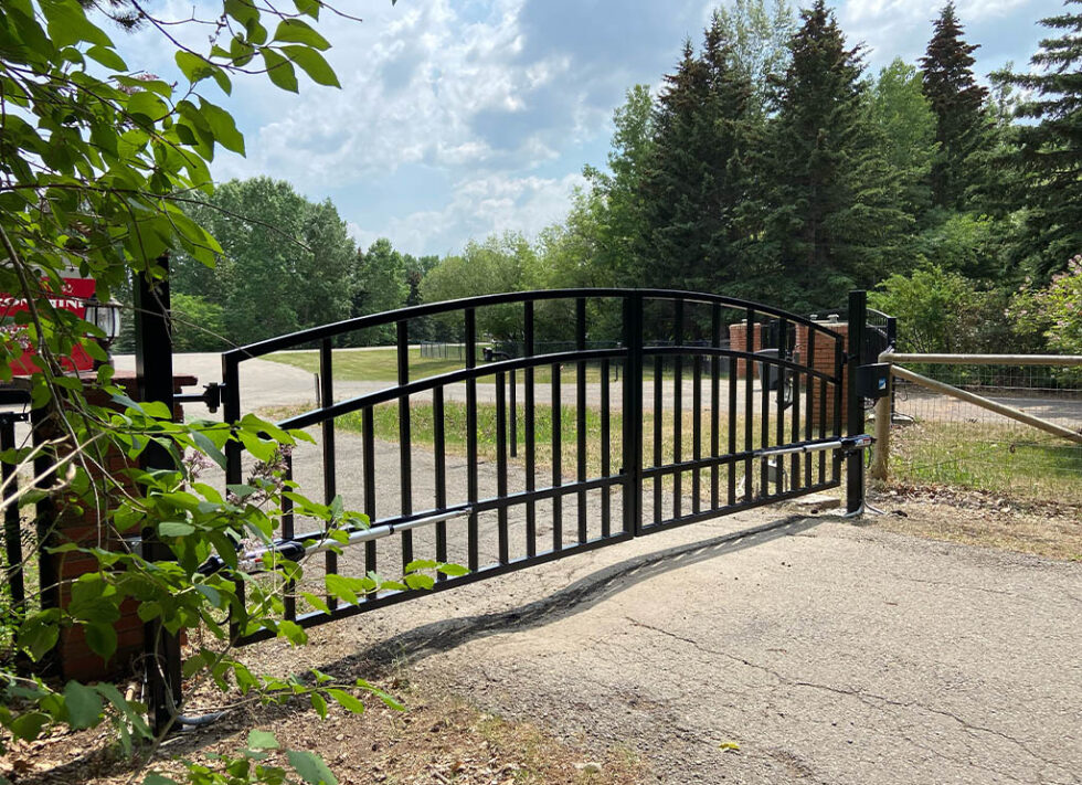 DRIVEWAY GATES & AUTOMATIC ENTRANCE GATES for Springbank, Bearspaw ...